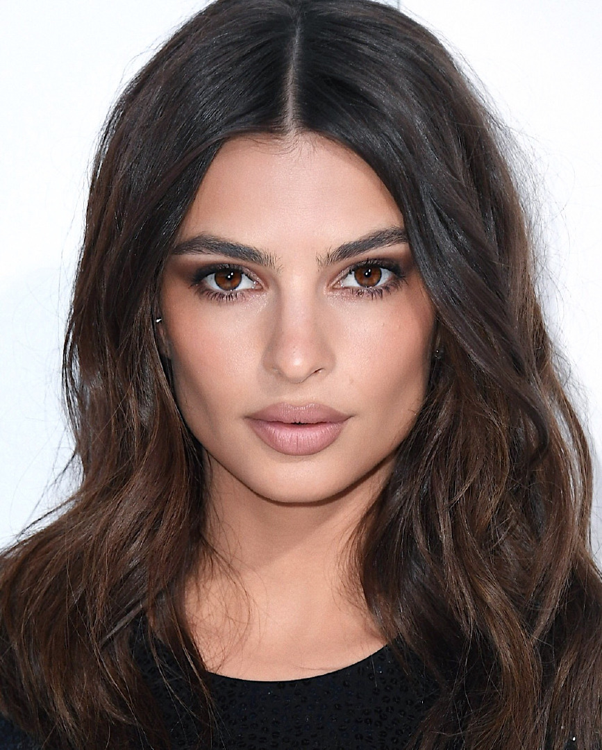 Emily Ratajkowski’nin Kontürlü Dudakları | Vogue Türkiye