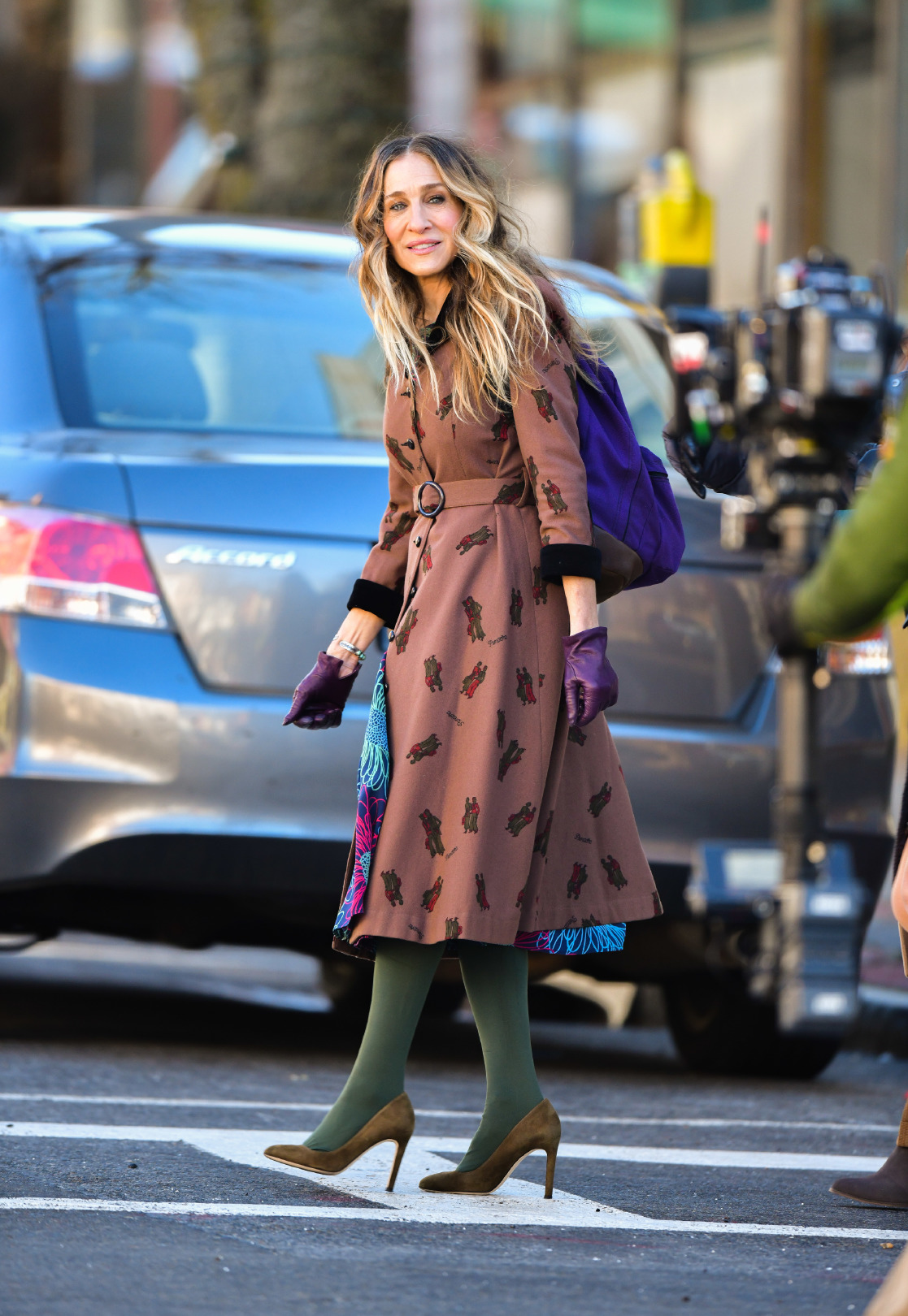 4 Adımda Sarah Jessica Parker'dan Desenli Palto Giyme Dersi | Vogue Türkiye