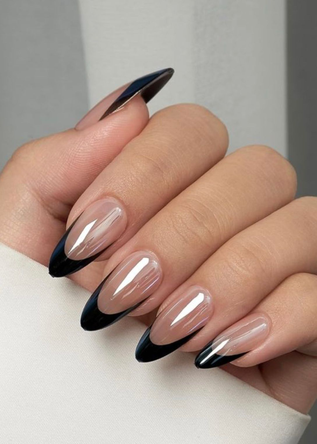 Siyah French Manikürün Yükselişi | Vogue Türkiye